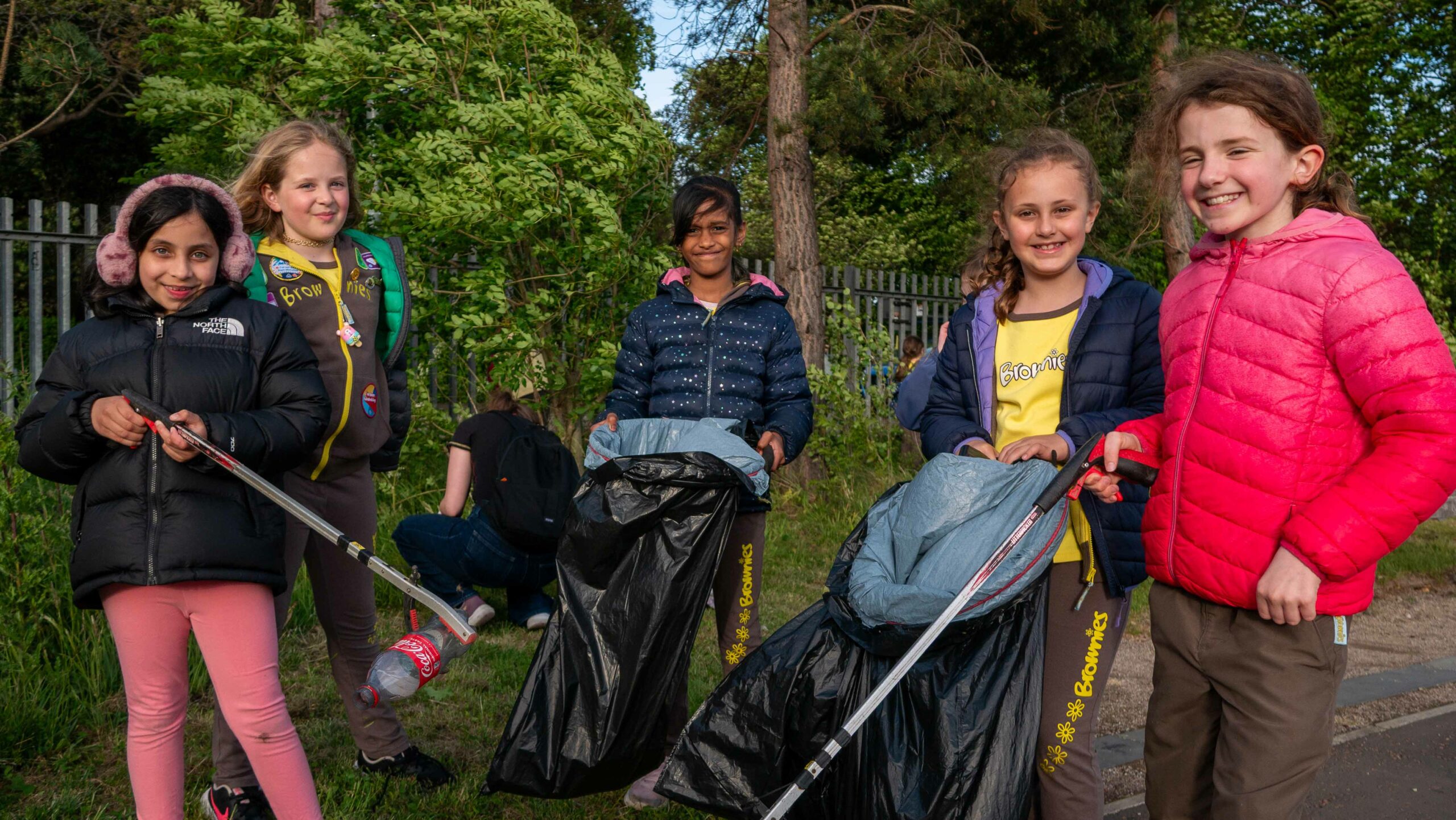 Girlguiding Edinburgh. Dr Scott Arthur MP and Brownies from 106A ...